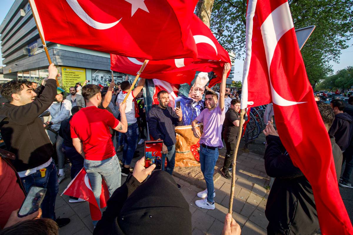 13% van Turkse Nederlanders voelt zich meer Nederlands dan Turks ...