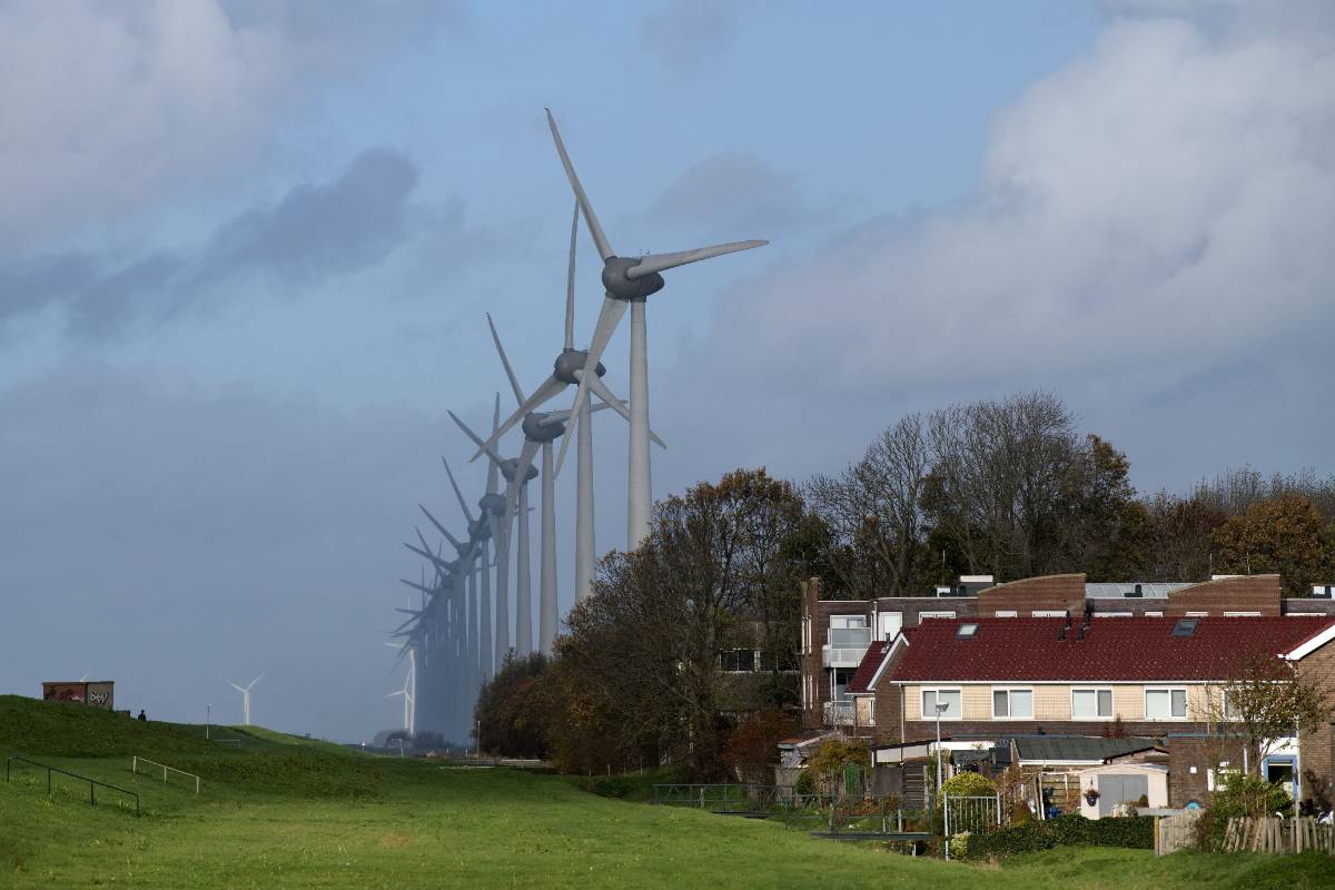 Masker valt af bij duurzame fondsen, beleggen ook in fossiel: 'Moeilijk ...